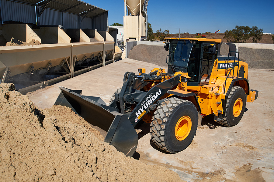 Titan Premix welcomes new Hyundai HL970 wheel loader from Porter Group