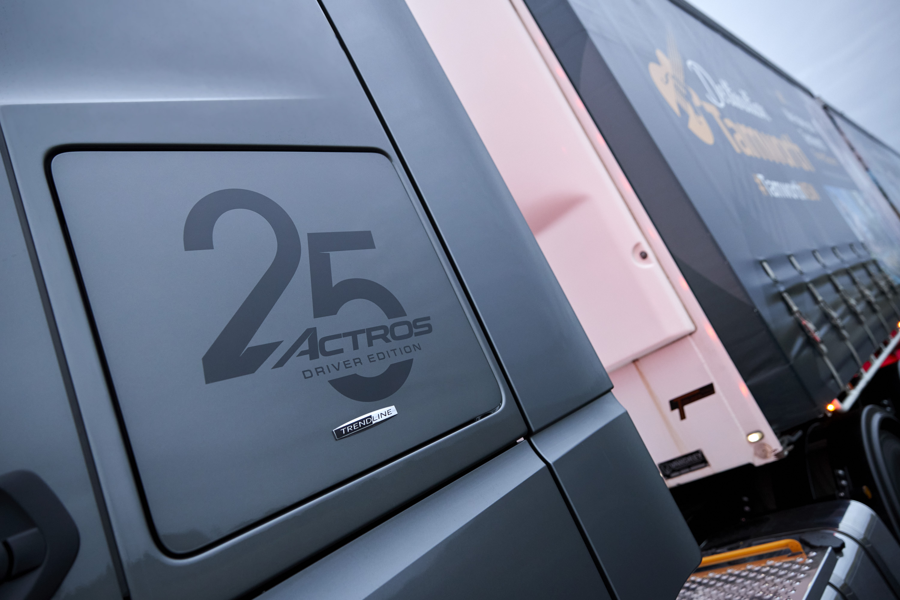Mercedes-Benz celebrates a quarter century down under with special ...