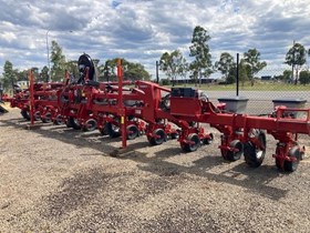 Case IH Early Riser 2130 Stack-Fold Planter first look | Product News