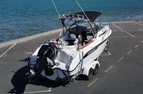 Video: Rayglass Legend 2500 vs VW Tourage