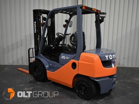 Modified Toyota forklift creates more opportunities for worker ...