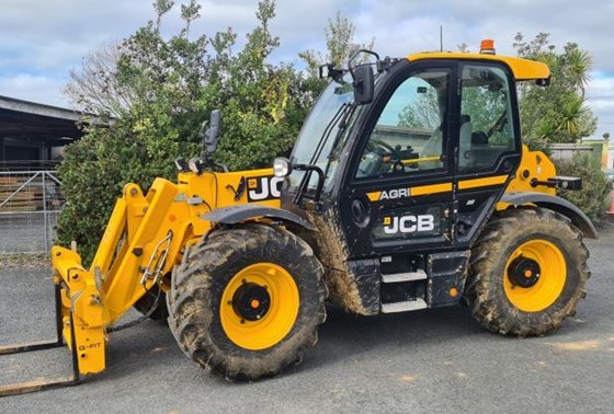 JCB Fastrac 8330 product profile