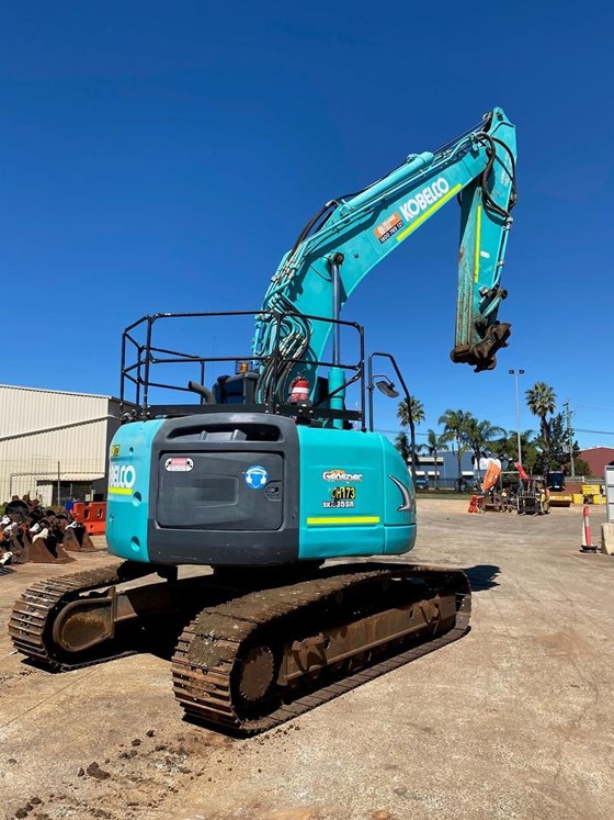 Hitachi unveils two Super Long Front excavators in US - TradeEarthmovers