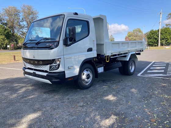 Mitsubishi Fuso Canter FG 4WD truck | Review
