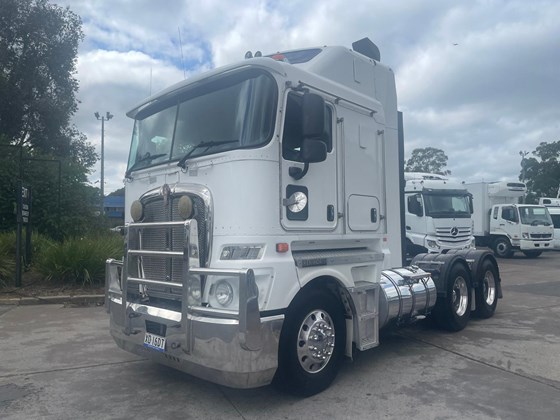 Neil Mansell Group marks 700th truck milestone with special 'Big Bonnet ...