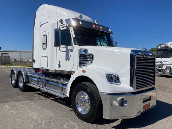 Aussie Hay Runners helps SA farmers with major truck convoy