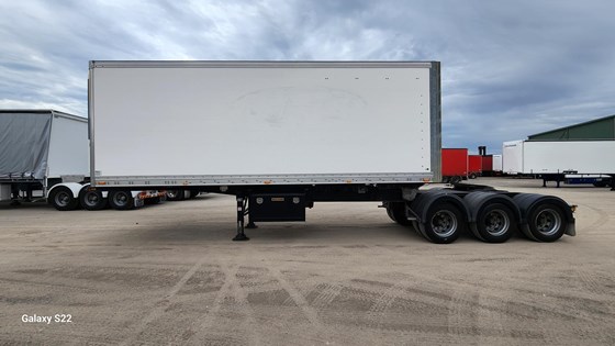 EFL Global expands in Canada - Global Trailer