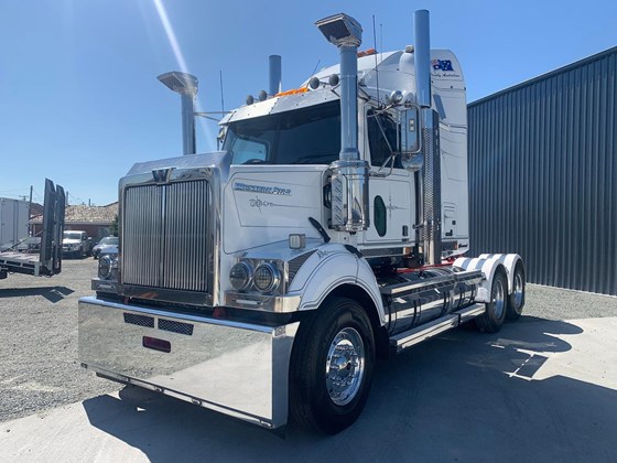 Neil Mansell Group unveils special Mack as its 700th truck