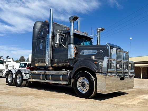 Trucking legend Steve Grahame shows his grandson the ropes