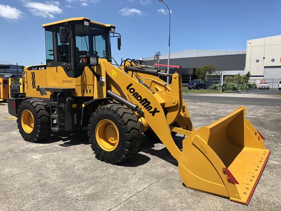 Feature: Kato CL35-4F track loader