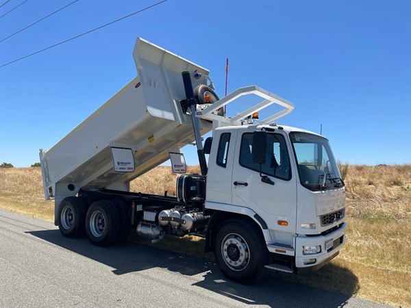DAIMLER TRUCKS PERTH NEW TRUCKS