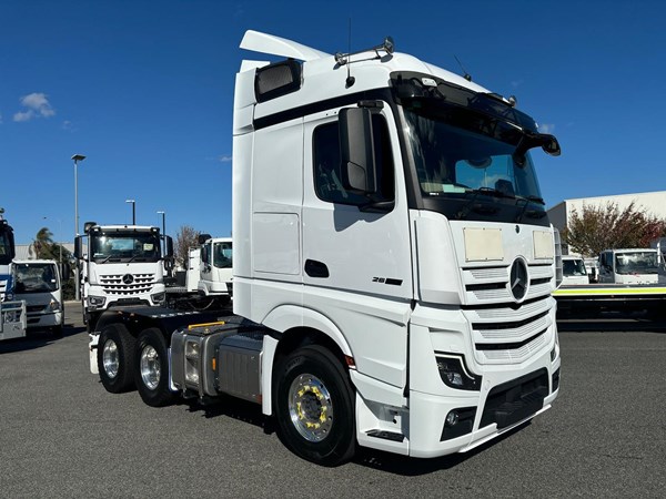 DAIMLER TRUCKS PERTH NEW TRUCKS