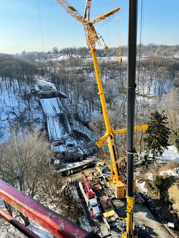 COMPLEX BUS-LIFT RESCUE AFTER US BRIDGE COLLAPSE - Australasian Bus and ...