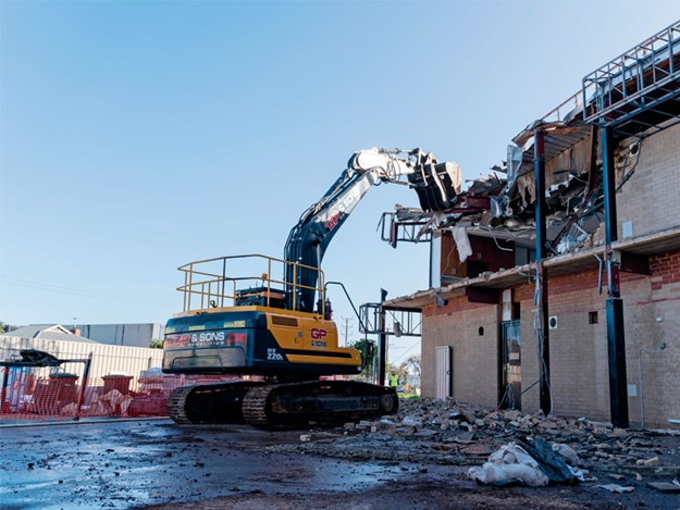 Porter Equipment and GP & Sons Demolition - TradeEarthmovers