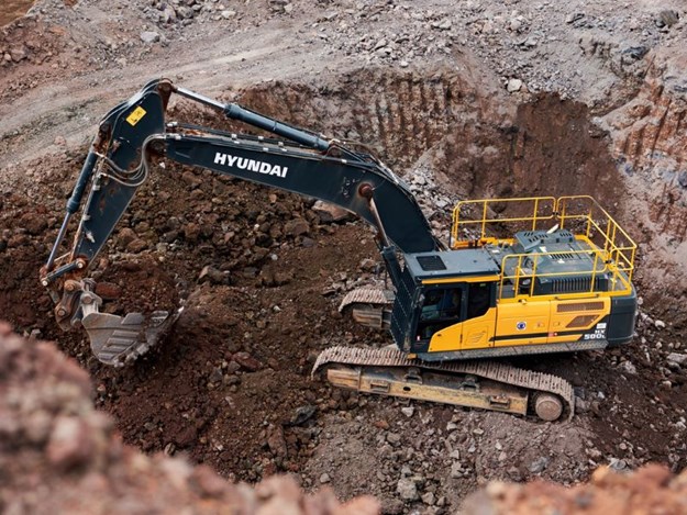 The heavy hitters at Aerolite Quarries - TradeEarthmovers