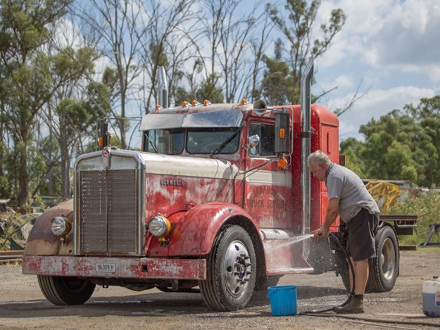 Oregon Artifact - Charlie Borg's 1958 Kenworth CC925C