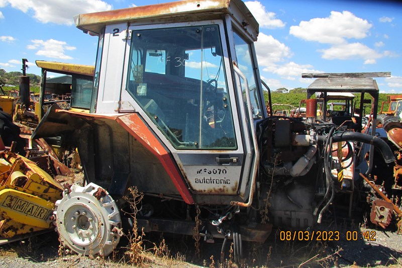 MASSEY FERGUSON 3070 TRACTOR WRECKING PARTS ONLY