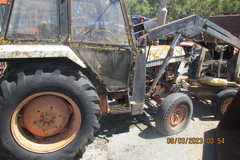 CASE 1190 TRACTOR WITH FRONT END LOADER, 2 WHEEL DRIVE WRECKING PARTS ONLY