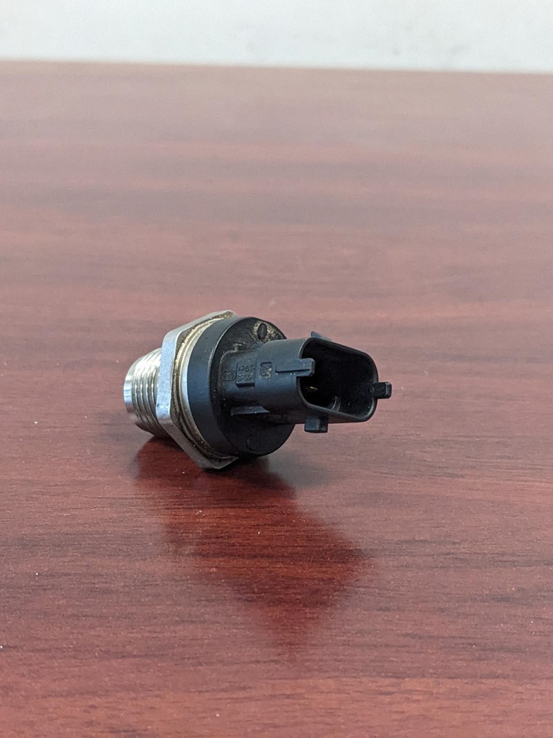 MITSUBISHI FUSO FUEL PRESSURE SENSOR SUIT EURO V