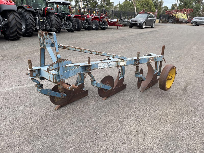 OVERUM 3 FURROW MOULDBOARD PLOUGH