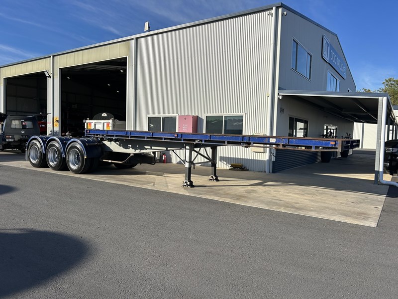 SOUTHERN CROSS TRI AXLE