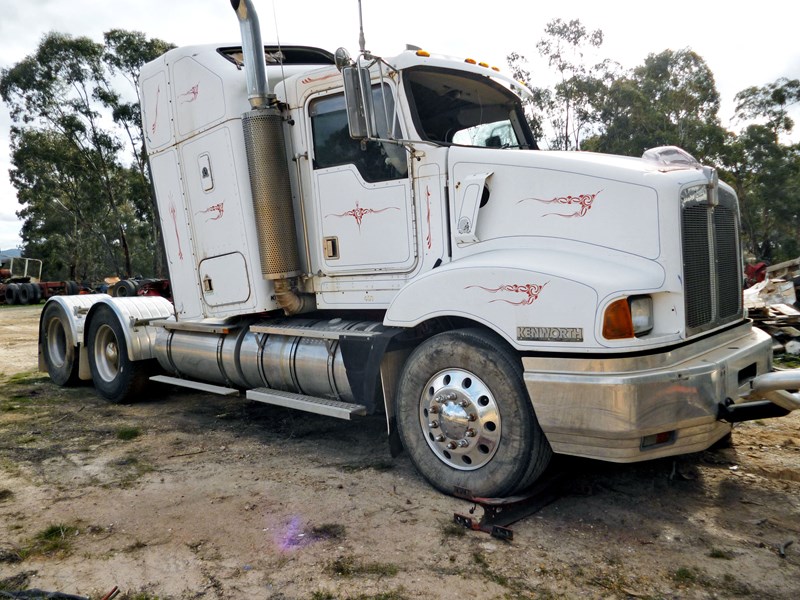1996 KENWORTH T401