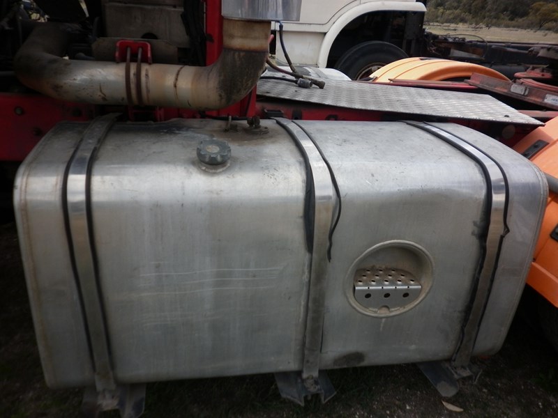 FREIGHTLINER FUEL TANKS FREIGHTLINER