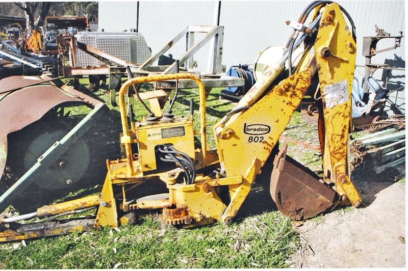 UNKNOWN SMALL BACKHOE ATTACHMENT