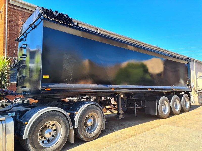 HRS HRS 3 AXLE CHASSIS TIPPER