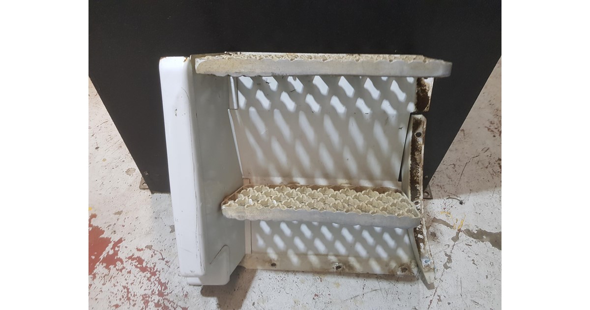 INTERNATIONAL ACCO CAB STEPS STEEL LH INTERNATIONAL ACCO for sale