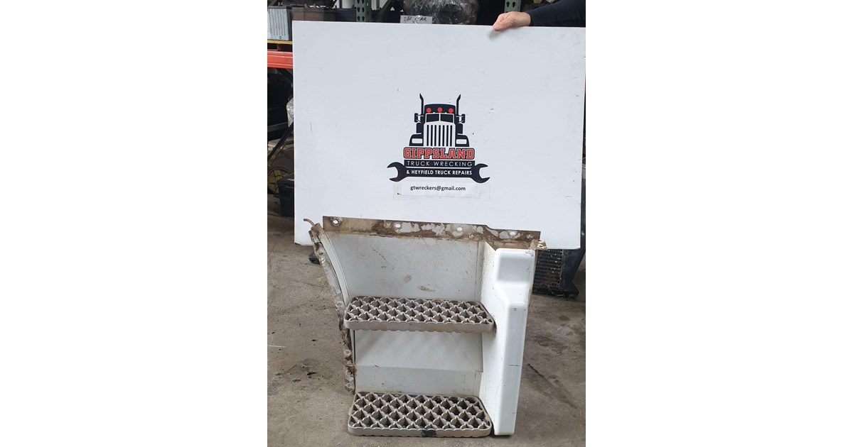 ACCO STEP ASSY BOTTOM RH COMPLETE ACCO for sale (refcode TA1113582)