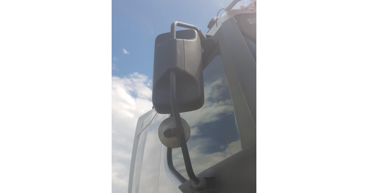 MACK QUANTUM MIRROR RH COMPLETE MACK QUANTUM for sale (refcode TA1116113)