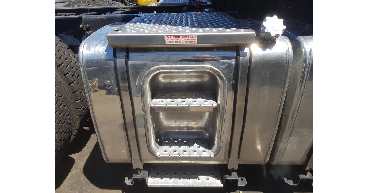 FREIGHTLINER ARGOSY DIESEL TANK SQUARE COMPLETE WITH STEP FREIGHTLINER ...
