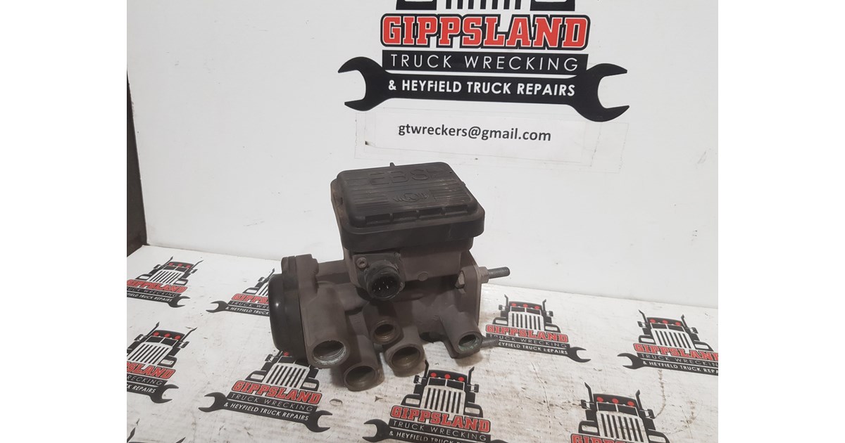SCANIA R560 KNORR BREMSE EBS VALVE 1879274 SCANIA R560 KNORR BREMSE ...
