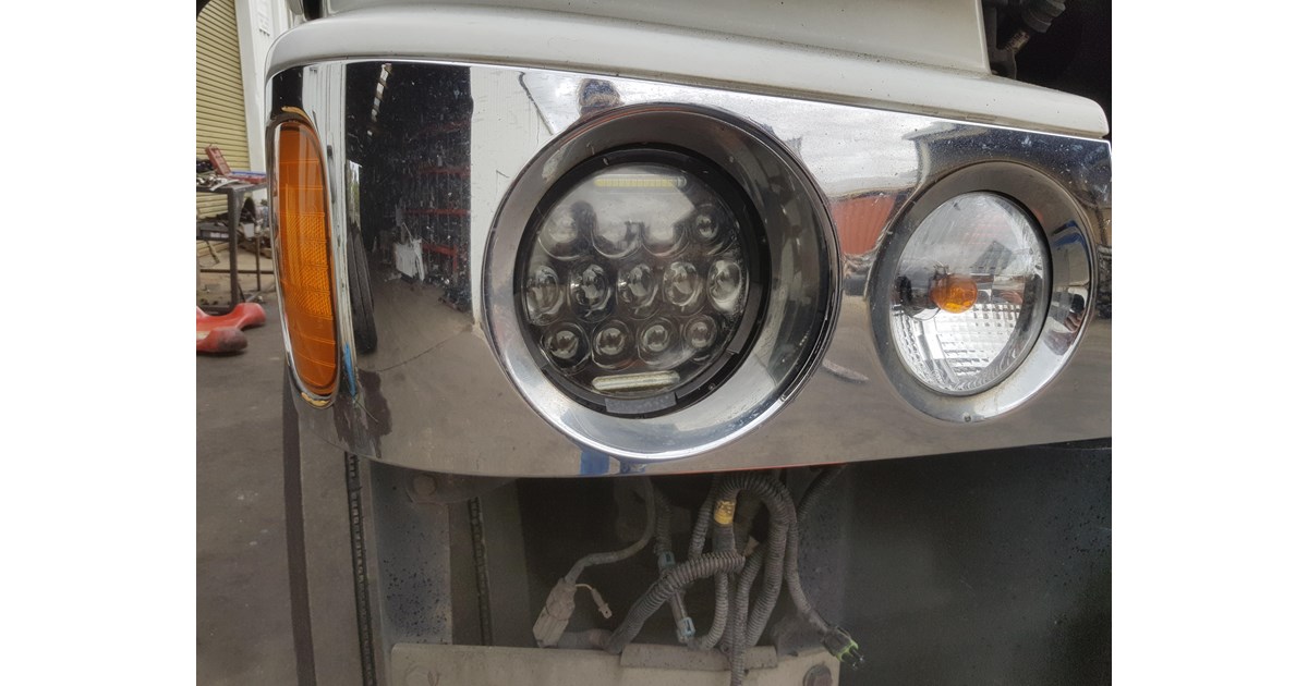 FREIGHTLINER ARGOSY HEADLIGHT RH COMPLETE FREIGHTLINER ARGOSY for sale