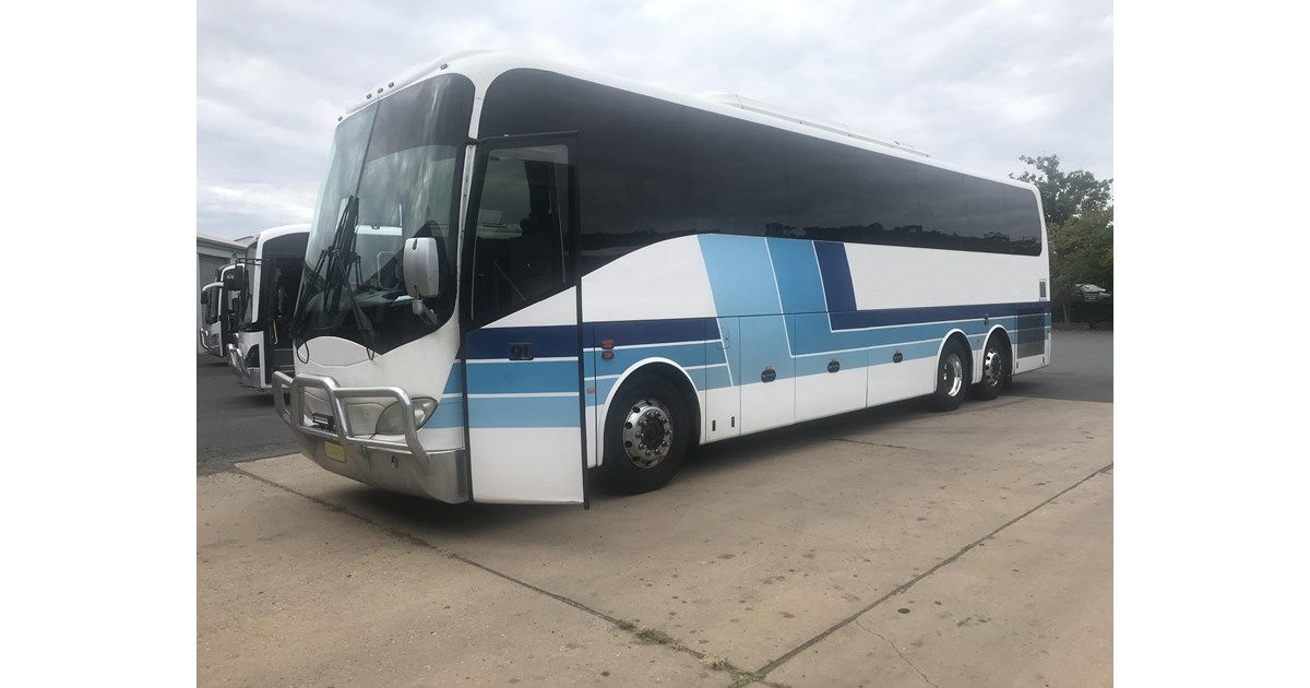 2009 BCI PK6125A TAG AXLE COACH, 2009 MODEL for sale