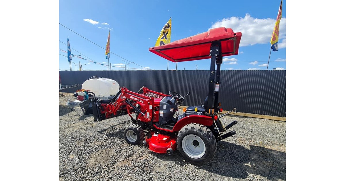 MAHINDRA EMAX 25 HST WITH FRONT-END LOADER AND CUTTING DECK for sale