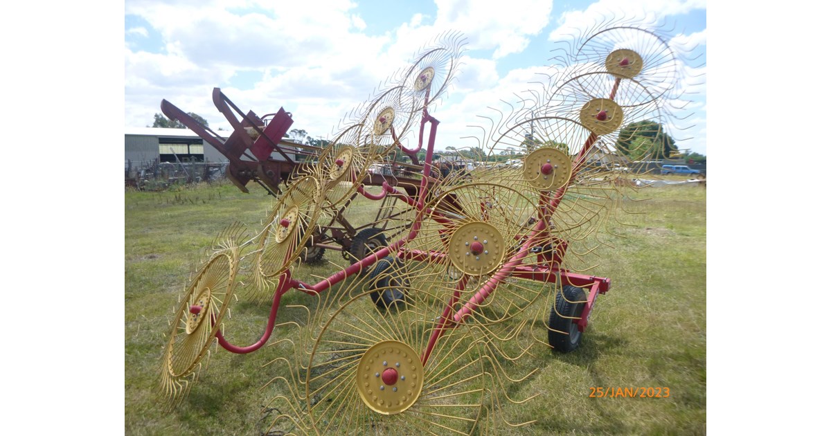 TONUTTI 10 WHEEL V RAKE for sale