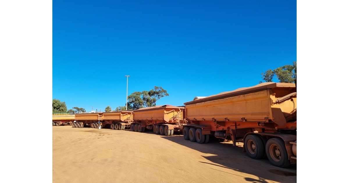 2005 ROADWEST TRANSPORT SIDE TIPPER QUAD SET for sale