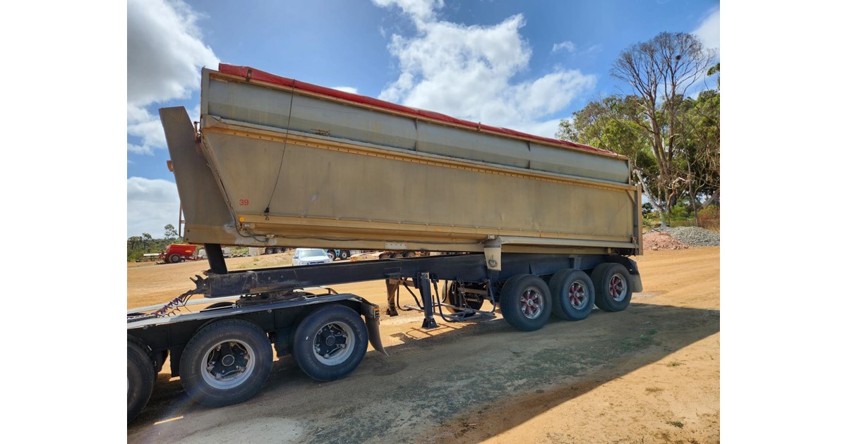 1993 HOWARD PORTER TRI AXLE END TIPPERS for sale