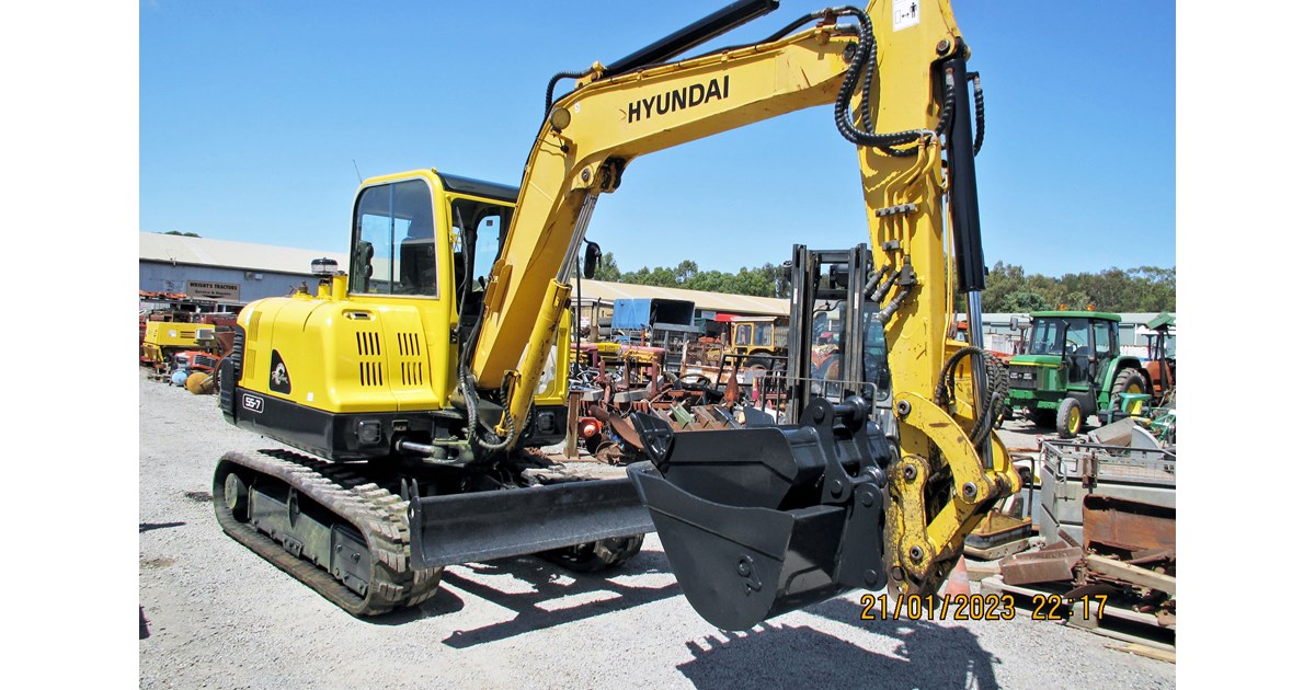 HYUNDAI ROBEX 55-7 EXCAVATOR, 4 CYLINDER DIESEL for sale