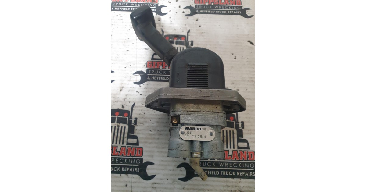 VOLVO FM12 PARK BRAKE HAND VALVE WABCO 9617232150 VOLVO FM12 9617232150 ...