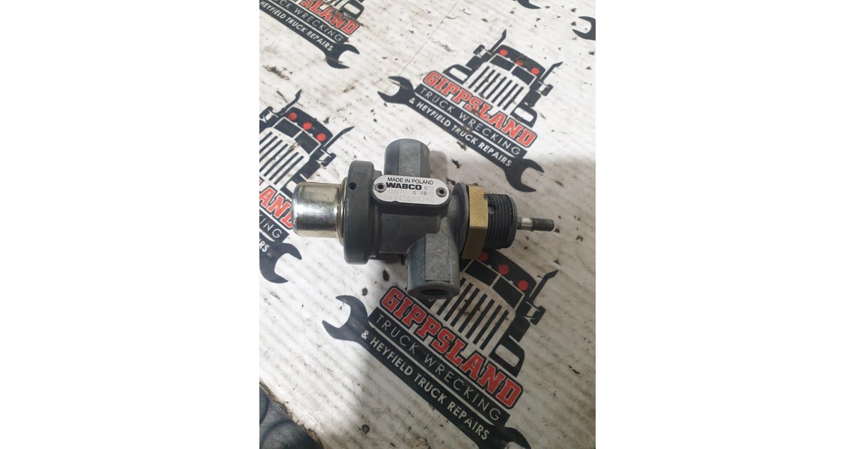 VOLVO FH DIRECTIONAL CONTROL VALVE VOLVO 4342050260 WABCO 4342050260 ...