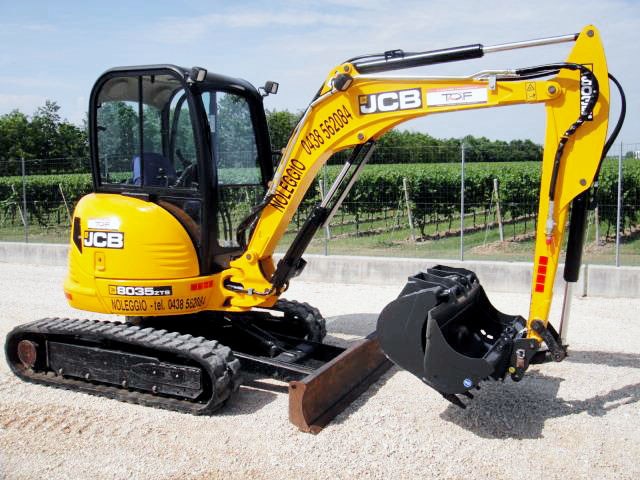 2011 JCB 8035 for sale