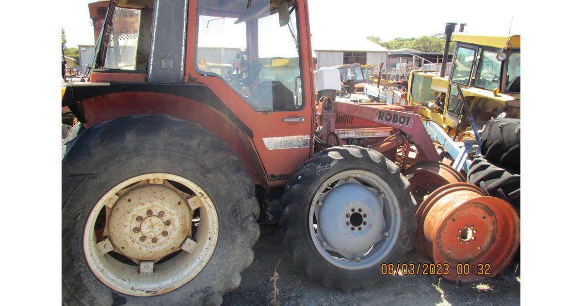 INTERNATIONAL 685XL TRACTOR, 2 WHEEL DRIVE WITH FRONT END LOADER ...