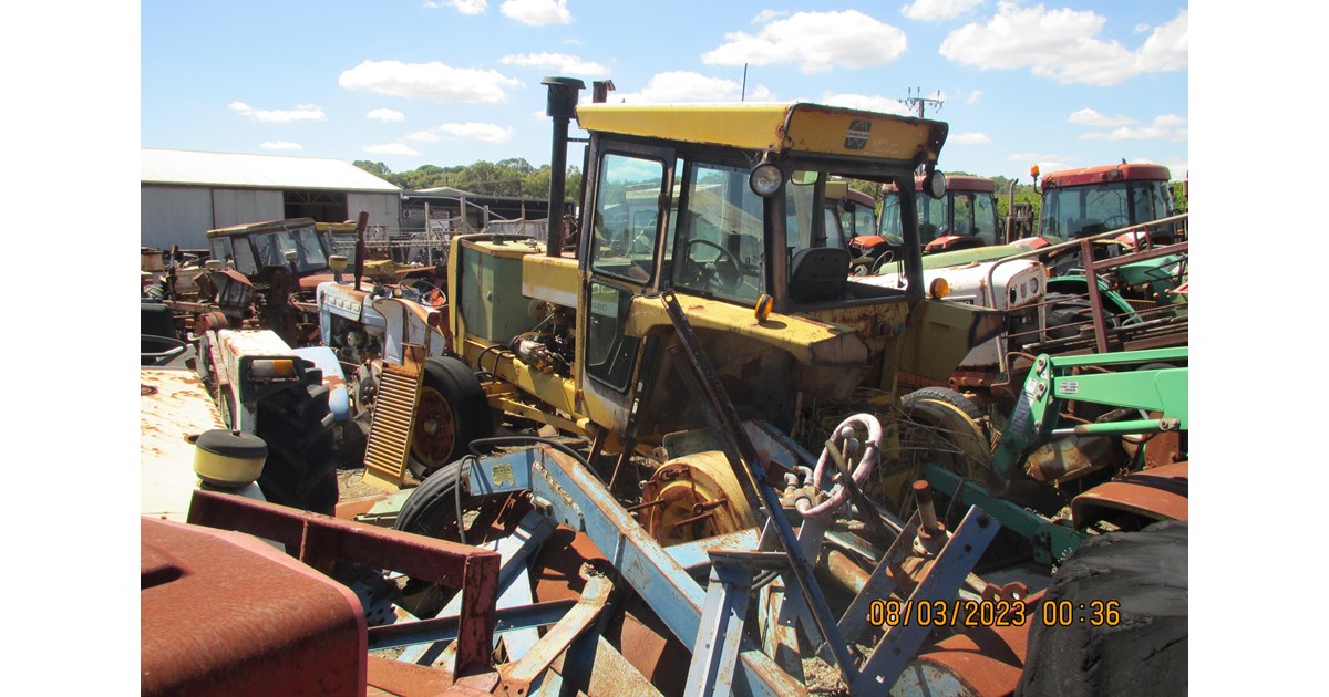 CHAMBERLAIN 4080 TRACTOR WRECKING PARTS ONLY for sale