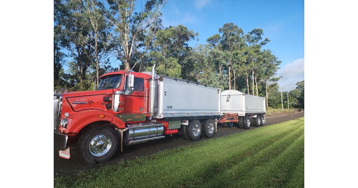2005 KENWORTH T404 SAR Matching Dog Trailer for sale