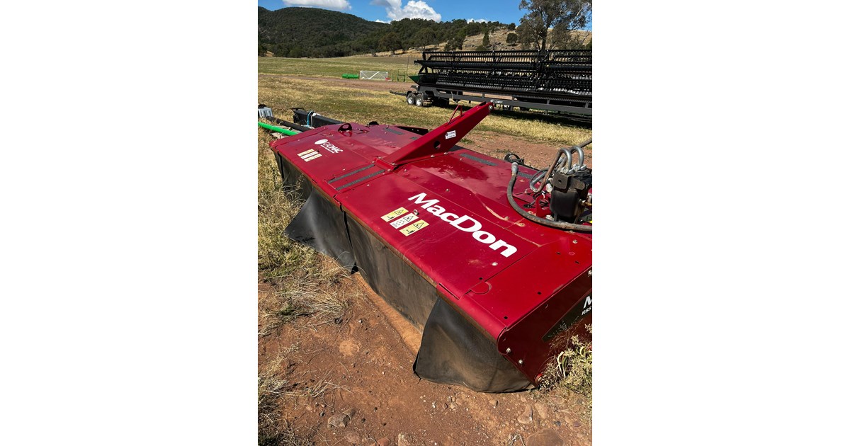 2017 MACDON R85 for sale