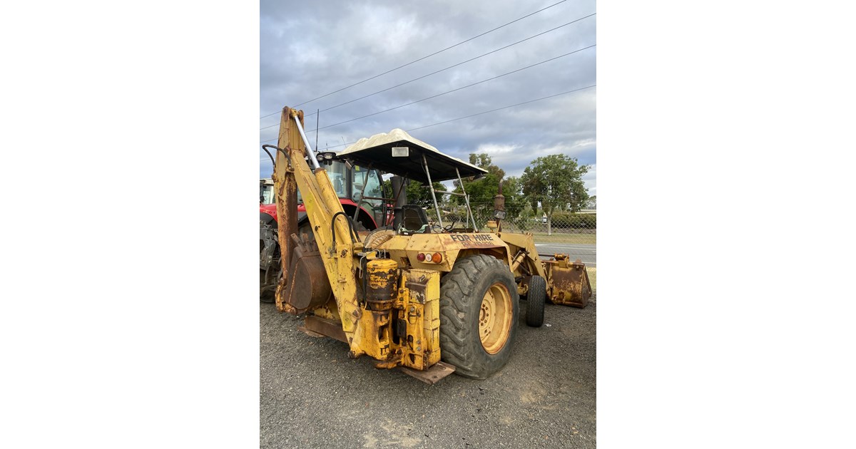MASSEY FERGUSON BACKHOE for sale