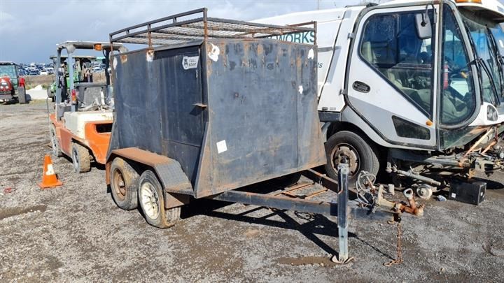 FULL BOAR BOX/DOMESTIC TRAILER for sale